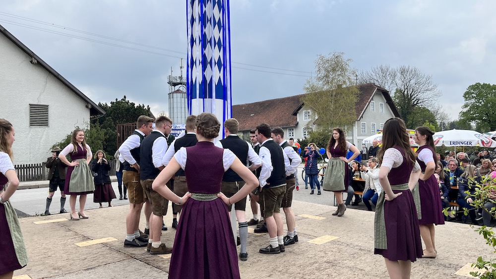 Maifest des Burschenverein Goldach - viel gewagt und gewonnen! - Mooskurier Hallbergmoos