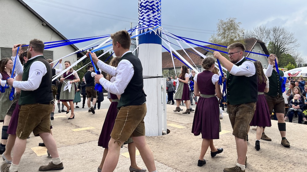 Maifest des Burschenverein Goldach - viel gewagt und gewonnen! - Mooskurier Hallbergmoos
