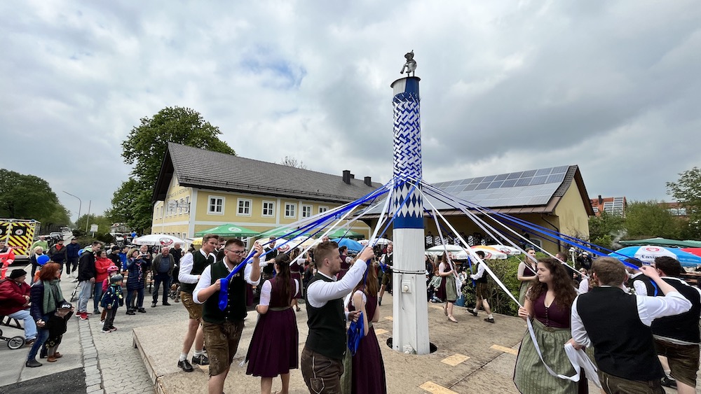 Maifest des Burschenverein Goldach - viel gewagt und gewonnen! - Mooskurier Hallbergmoos